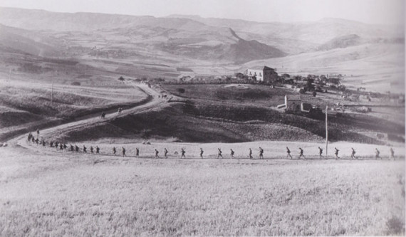 The Great Compositions of Robert Capa | THEME